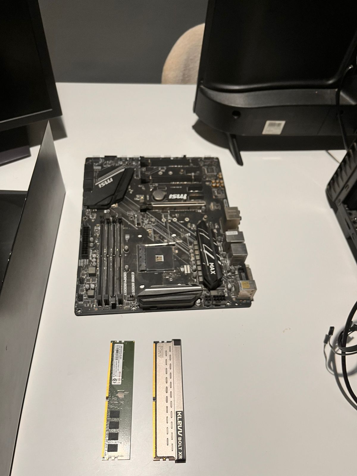 [For Sale] - TECH DUMP 2X MONITORS 1X MOTHEBOARD 1X DDR4 16GB 3200 2XPC ...
