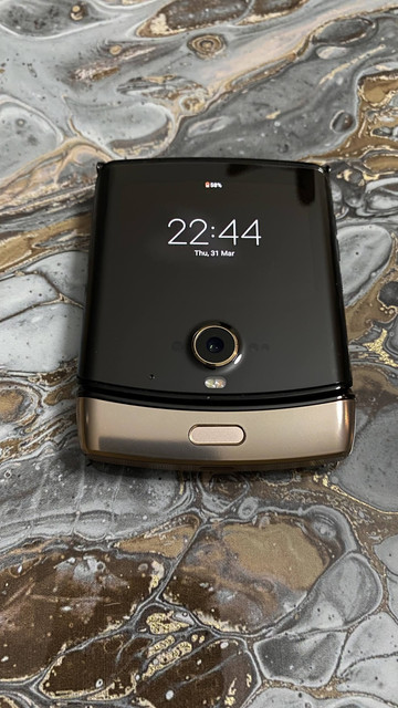 [For Sale] - Motorola RAZR (1st gen) 2020 model | Phones | Carbonite