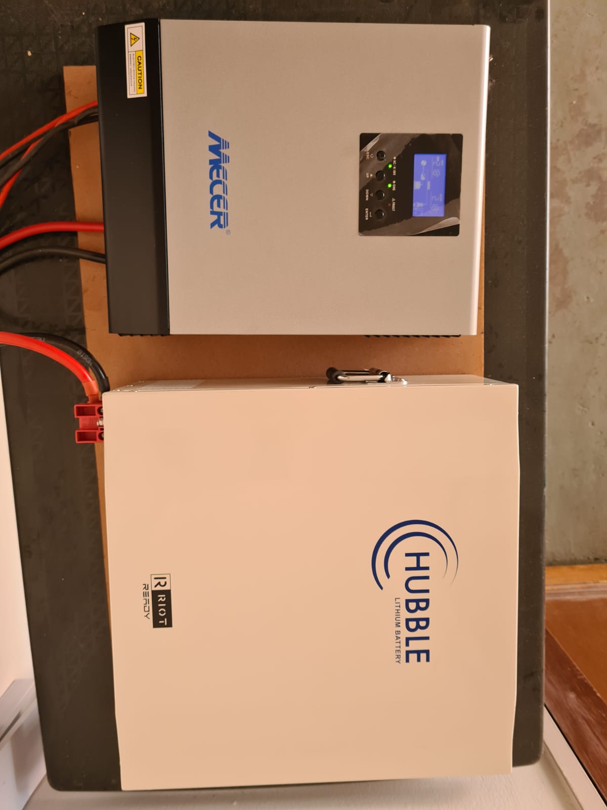 [For Sale] - MECER 3KVA & HUBBLE LITHIUM BATTERY 2.6KW - 24v | Off-the-Grid (Power) | Carbonite