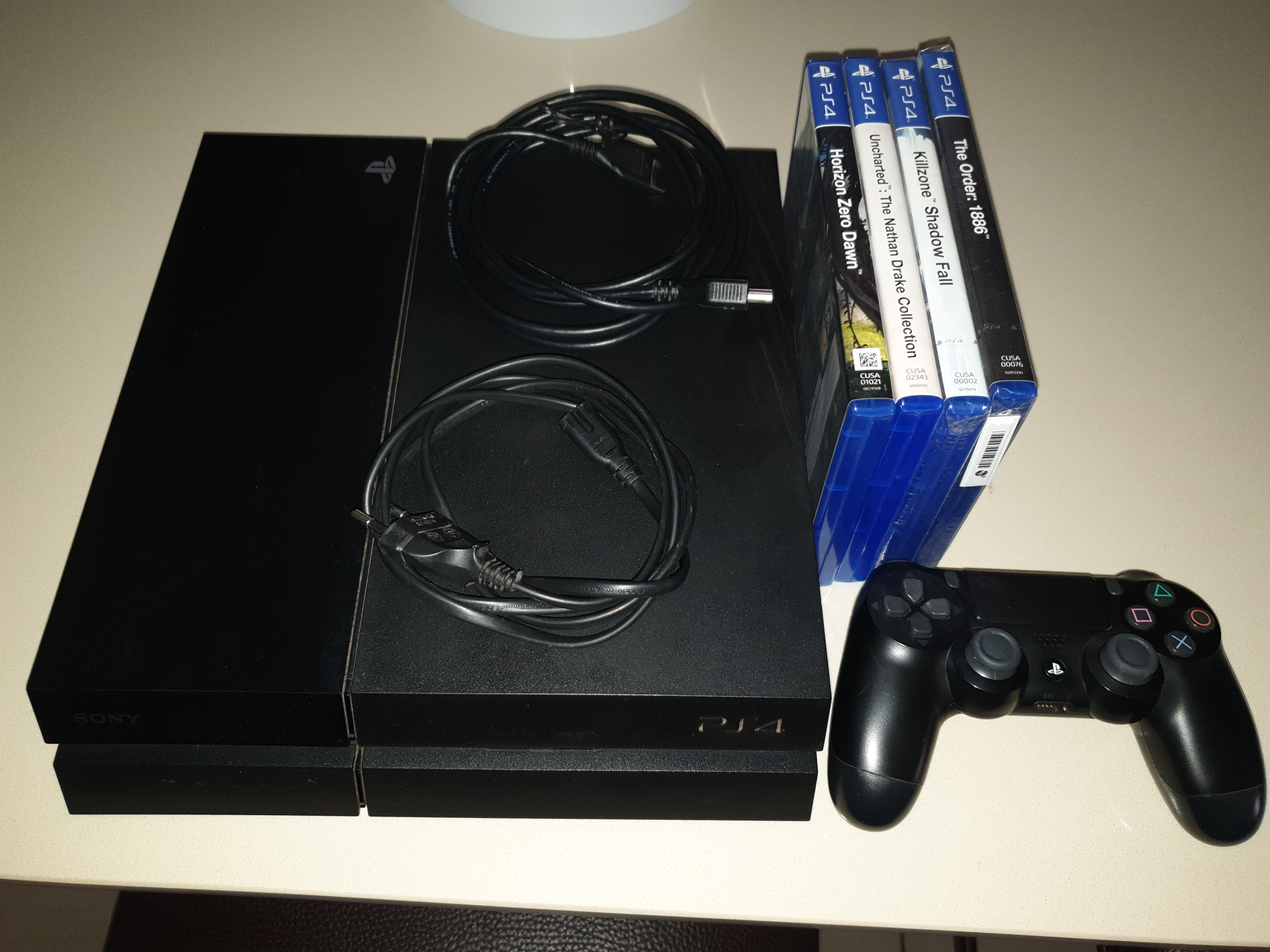 [For Sale] - PS4 *R2500* | Playstation | Carbonite