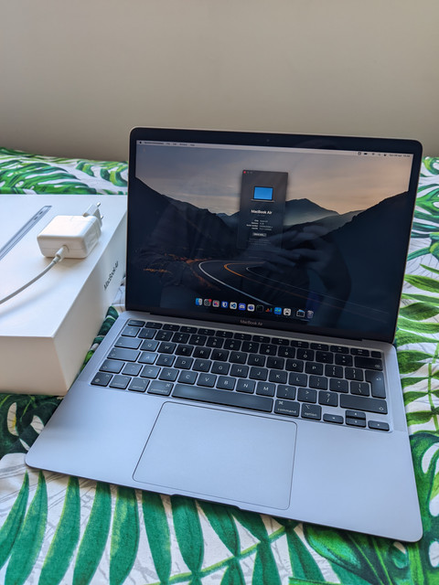 [For Sale] - M1 MacBook Air Space Grey (256GB / 8GB) | Apple | Carbonite