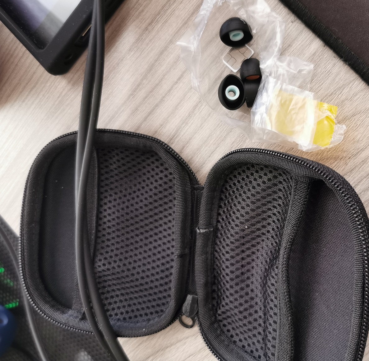 [For Sale] - Sony MDR 7550 | Headphones | Carbonite