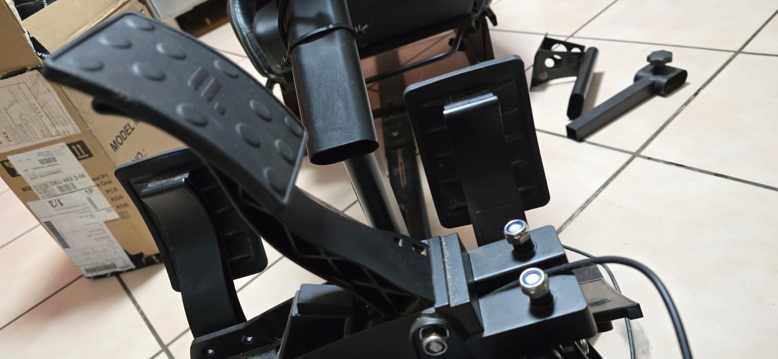 [For Sale] - Full Fanatec sim setup | SIM Gaming | Carbonite