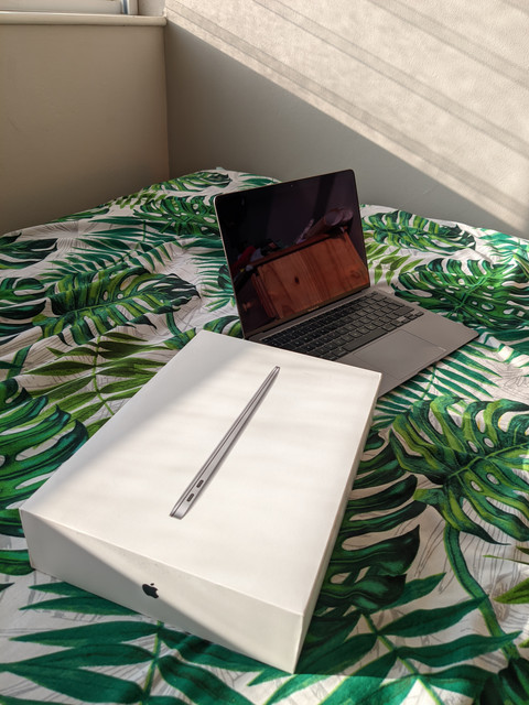 [For Sale] - M1 MacBook Air Space Grey (256GB / 8GB) | Apple | Carbonite