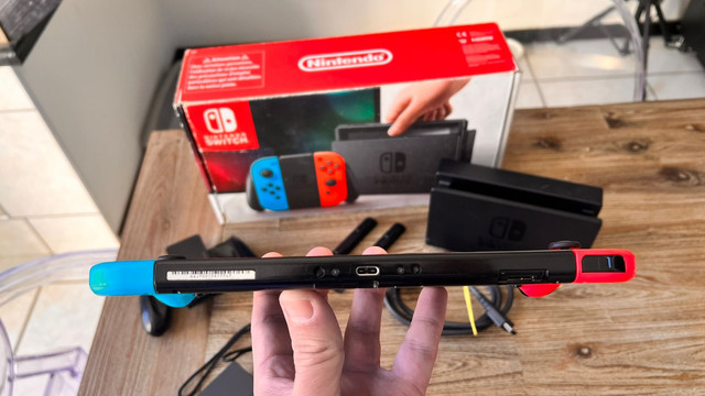 [For Sale] - Nintendo Switch V1 unpatched - Boxed with all original ...