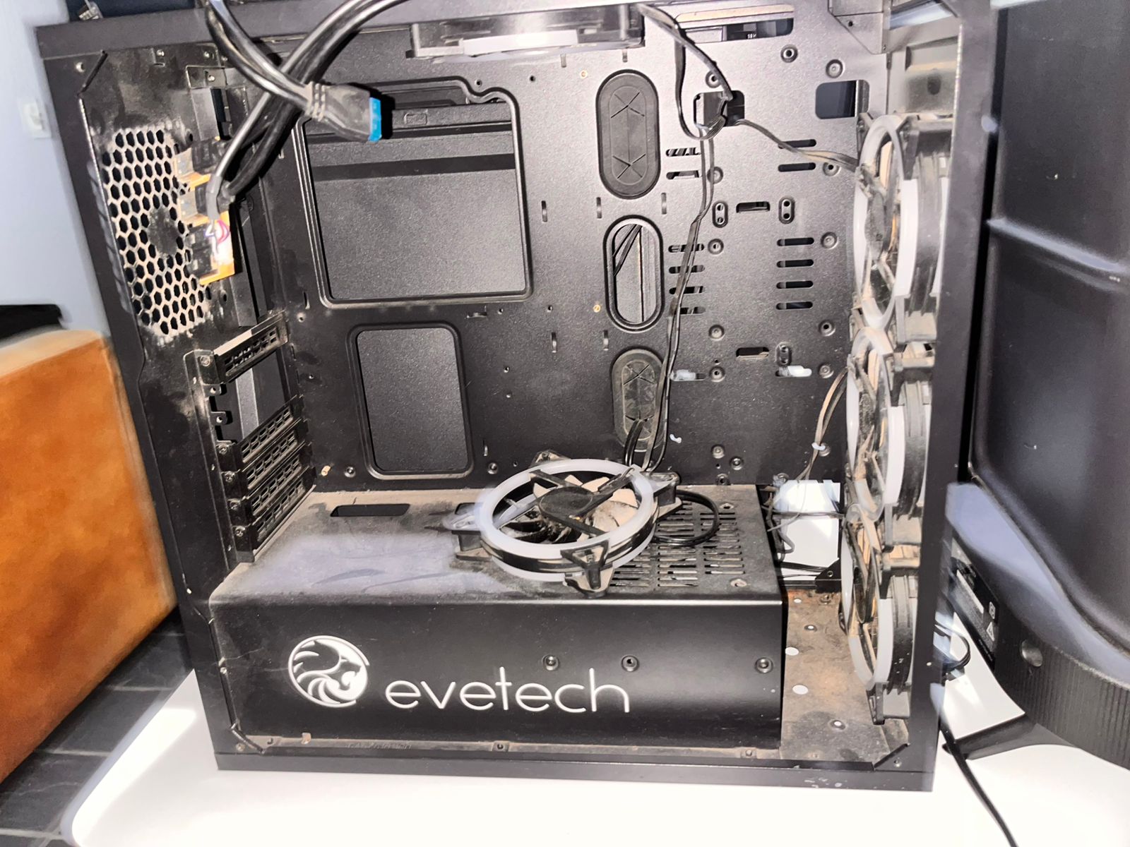 [For Sale] - TECH DUMP 2X MONITORS 1X MOTHEBOARD 1X DDR4 16GB 3200 2XPC ...