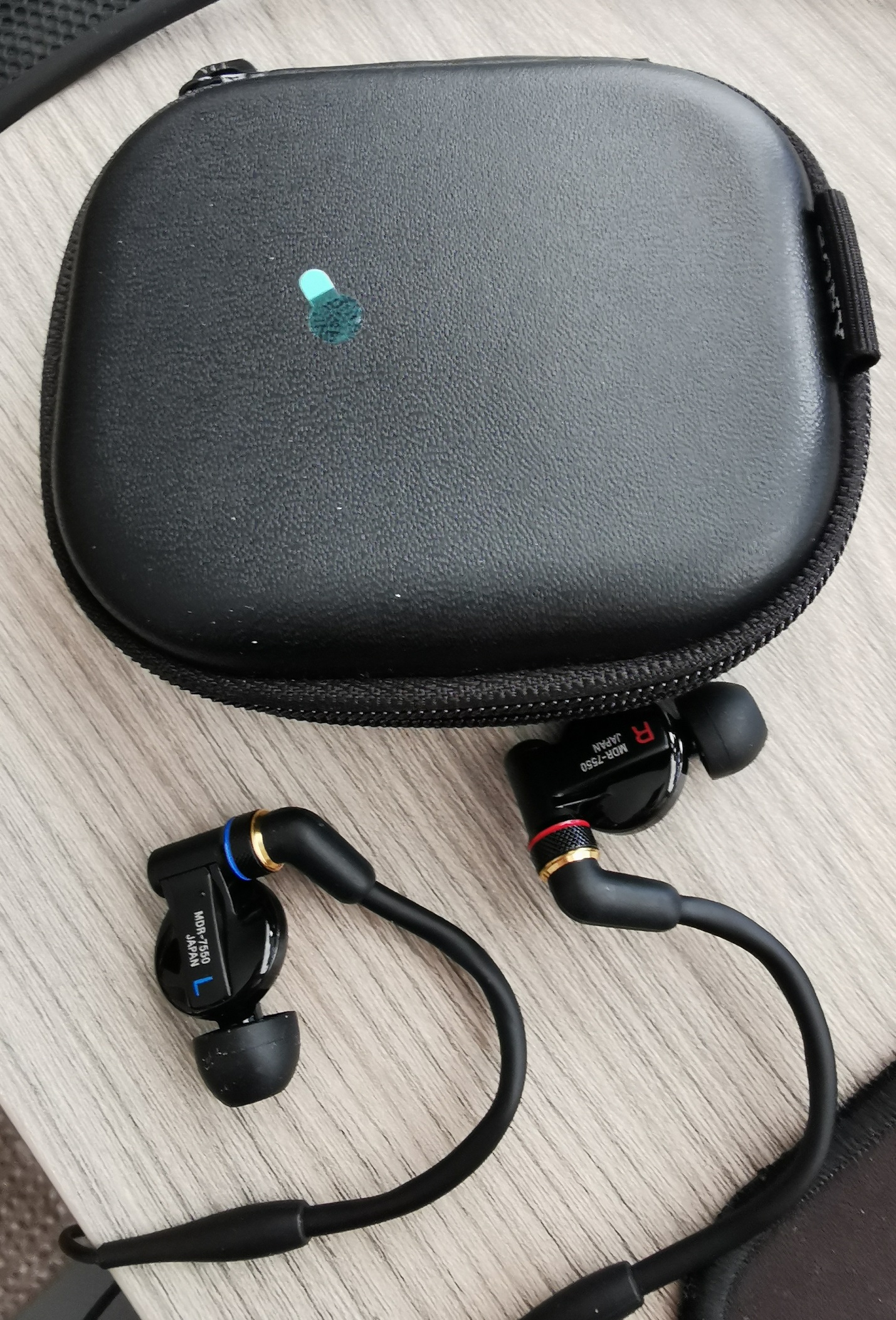 [For Sale] - Sony MDR 7550 | Headphones | Carbonite
