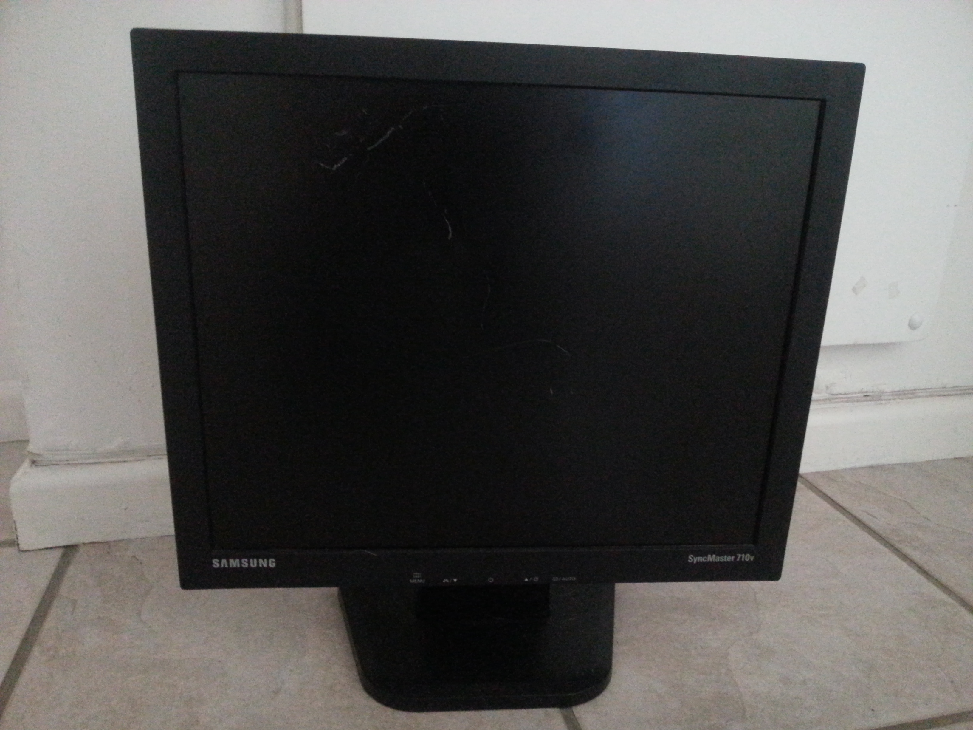 [For Sale] - 2 x 17" Samsung Syncmaster 710v - Scratches - Any offers ...