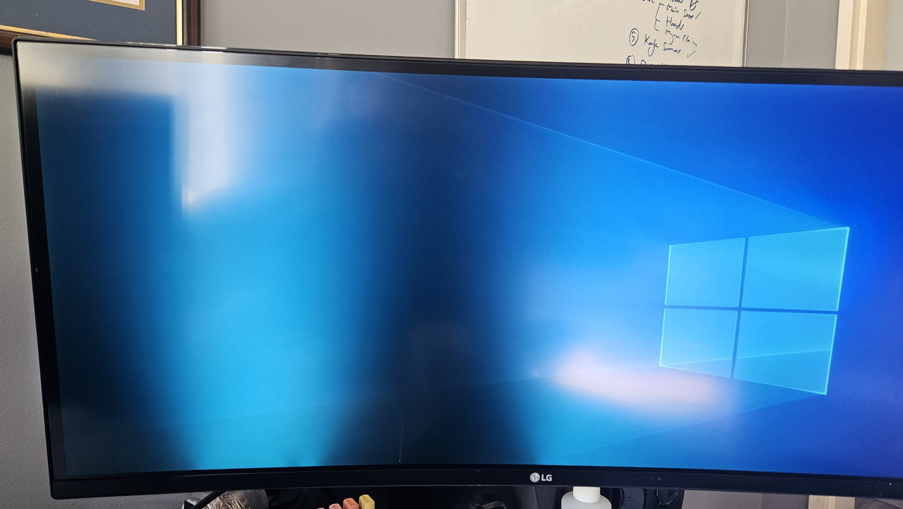 LG Monitor dark spots | Tech support & Hardware Advice | Carbonite